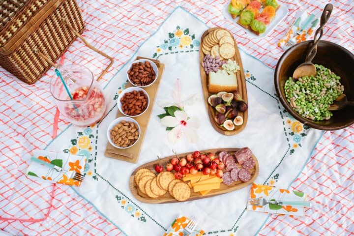 How to Throw a Picnic Party