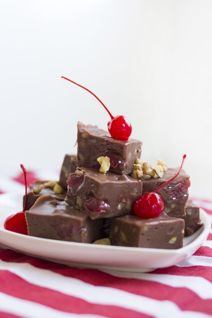 Whiskey Cherry Nut Fudge • Freutcake