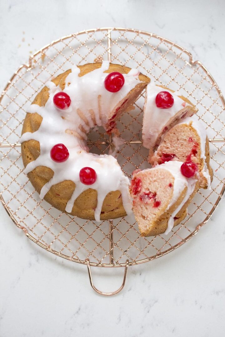 Old Fashioned Cherry Cake • Freutcake