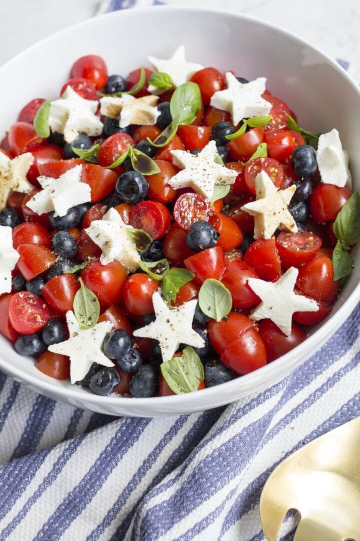 Blueberry Cherry Tomato Caprese Salad • Freutcake