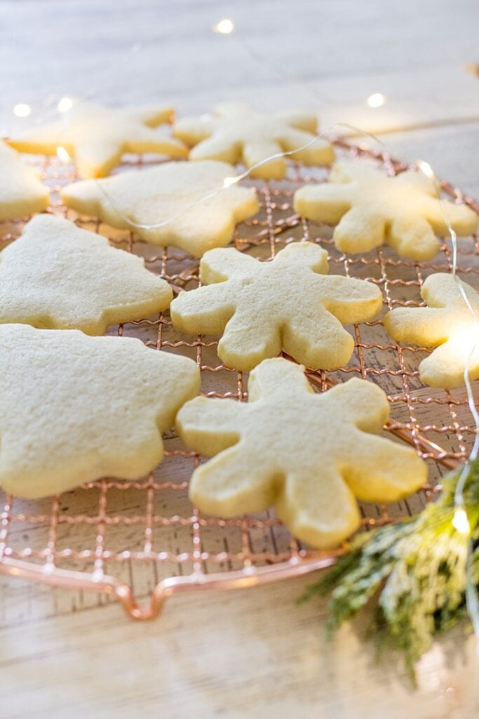 Classic Frosted Cutout Sugar Cookies • Freutcake