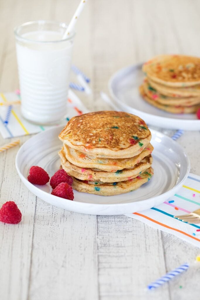 Multigrain Birthday Cake Pancakes • Freutcake