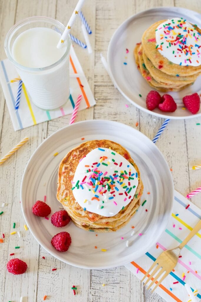 Multigrain Birthday Cake Pancakes • Freutcake