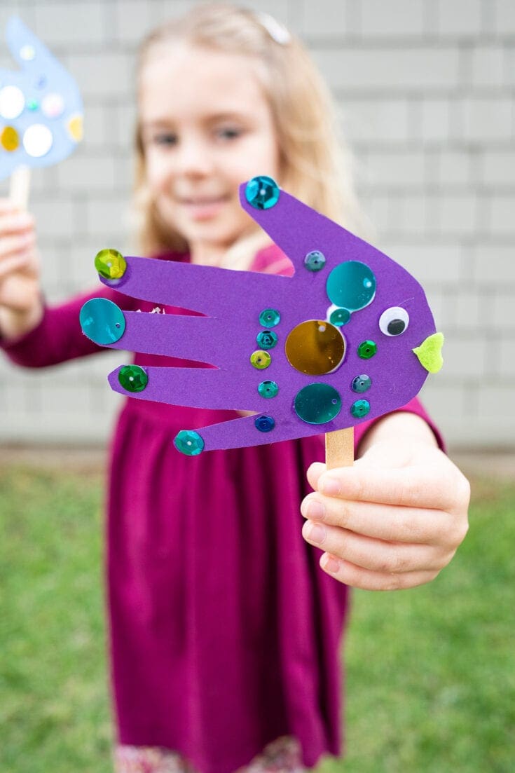 Handprint Fish Puppets • Freutcake