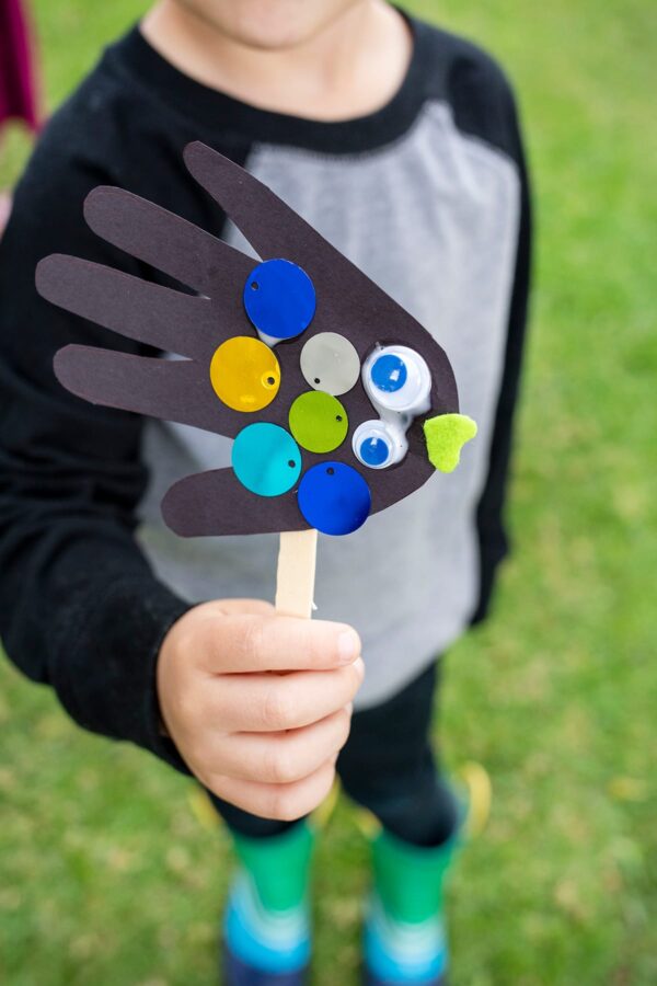 Handprint Fish Puppets • Freutcake