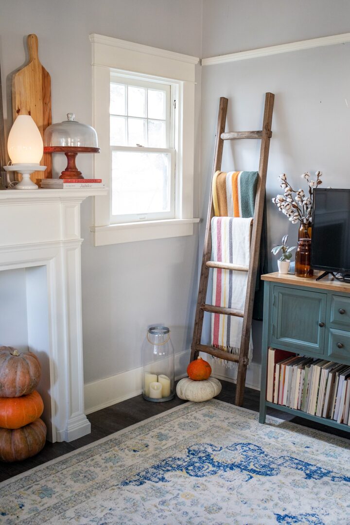 Simple Fall Living Room Decor • Freutcake