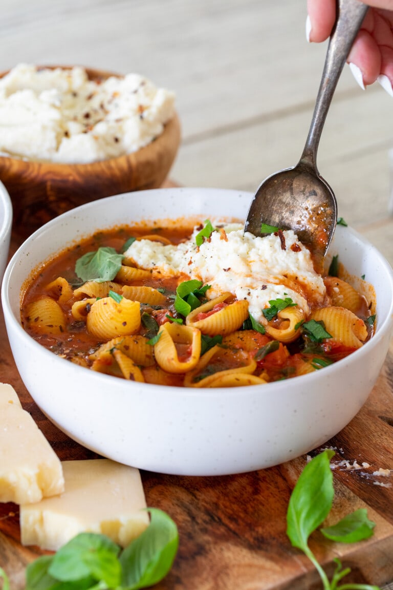 Spinach and Ricotta Stuffed Shells Soup • Freutcake