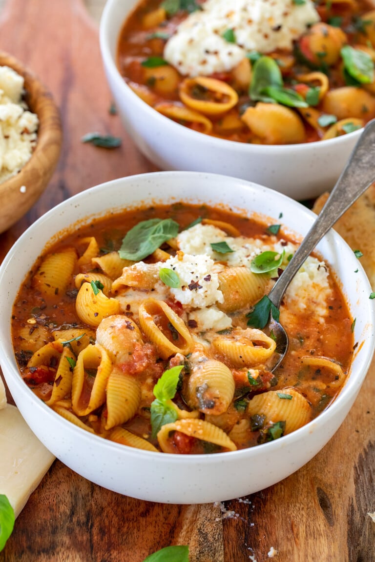 Spinach and Ricotta Stuffed Shells Soup • Freutcake