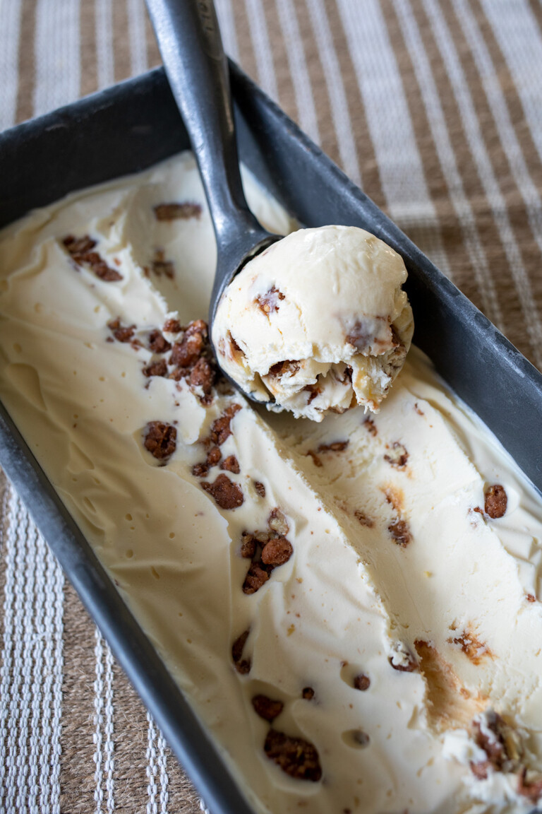 No Churn Maple Pecan Praline Ice Cream • Freutcake