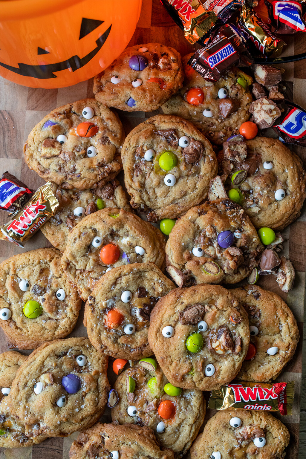 Halloween Candy Monster Cookies • Freutcake