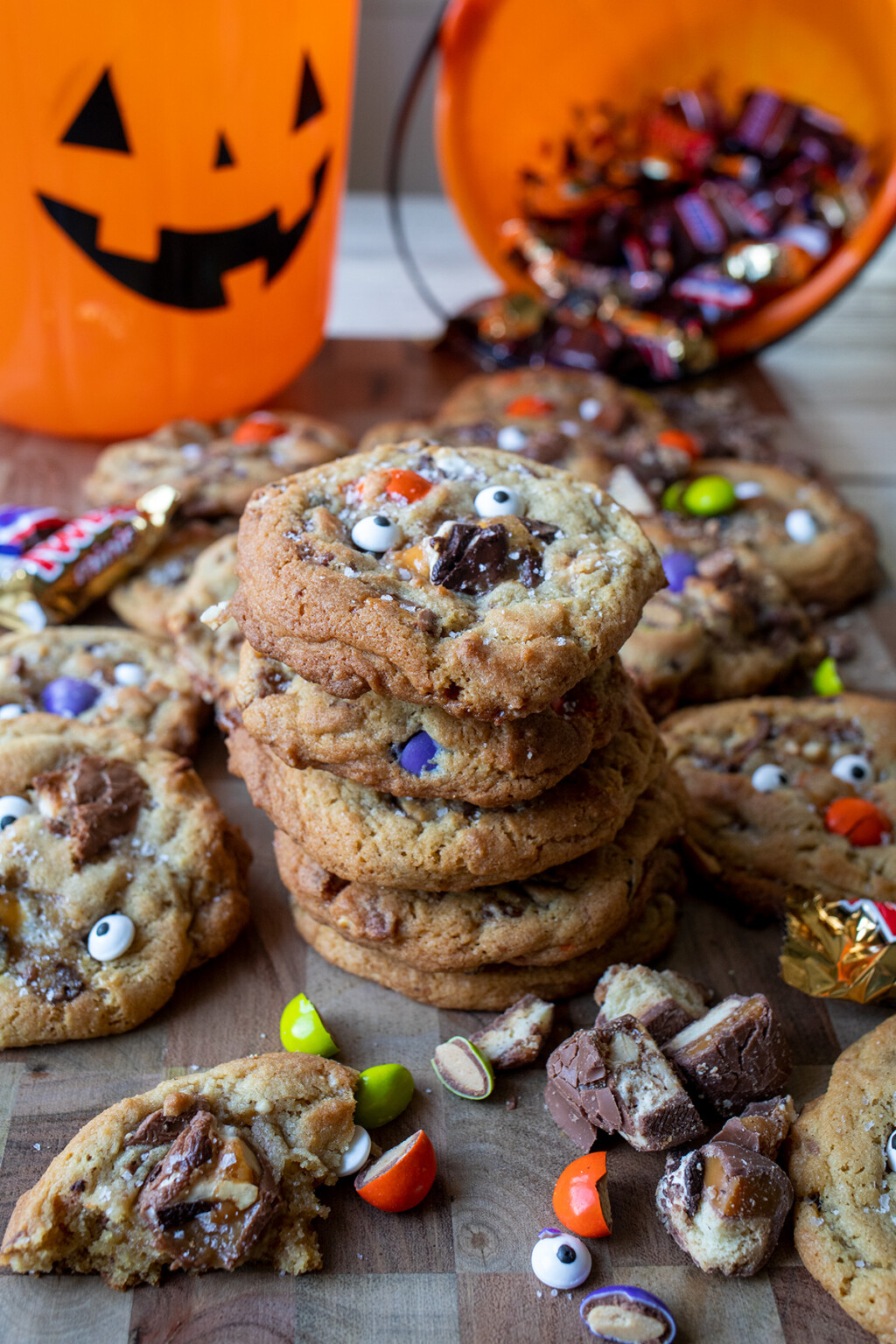 Halloween Candy Monster Cookies • Freutcake