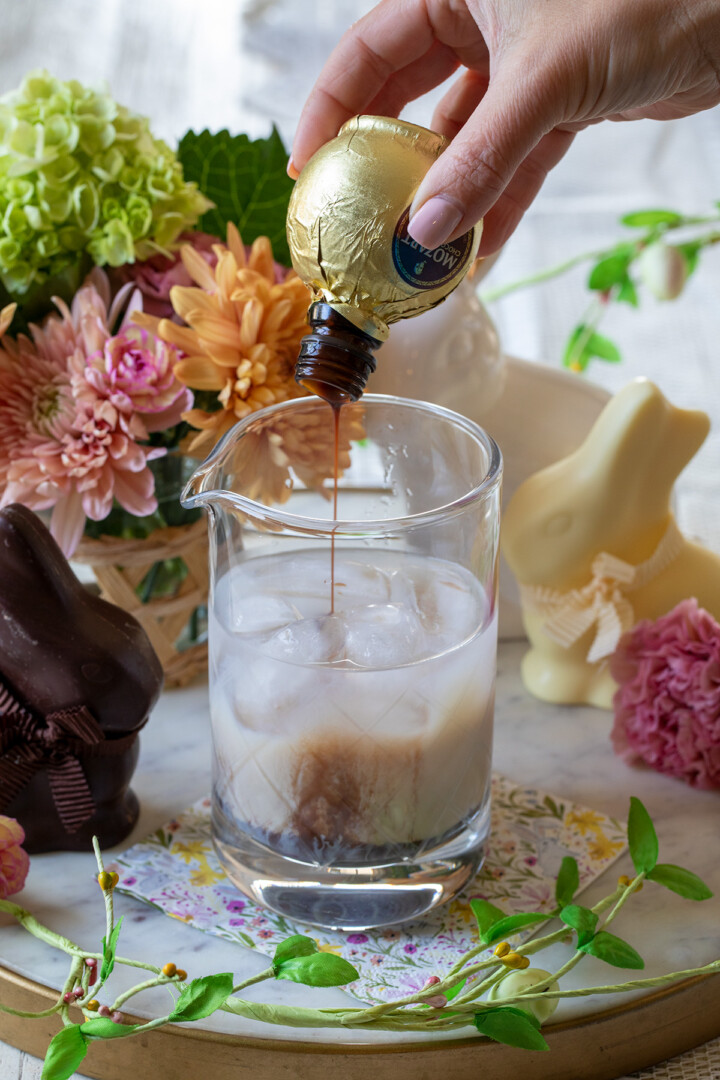 Chocolate Bunny Martini Easter Cocktail • Freutcake