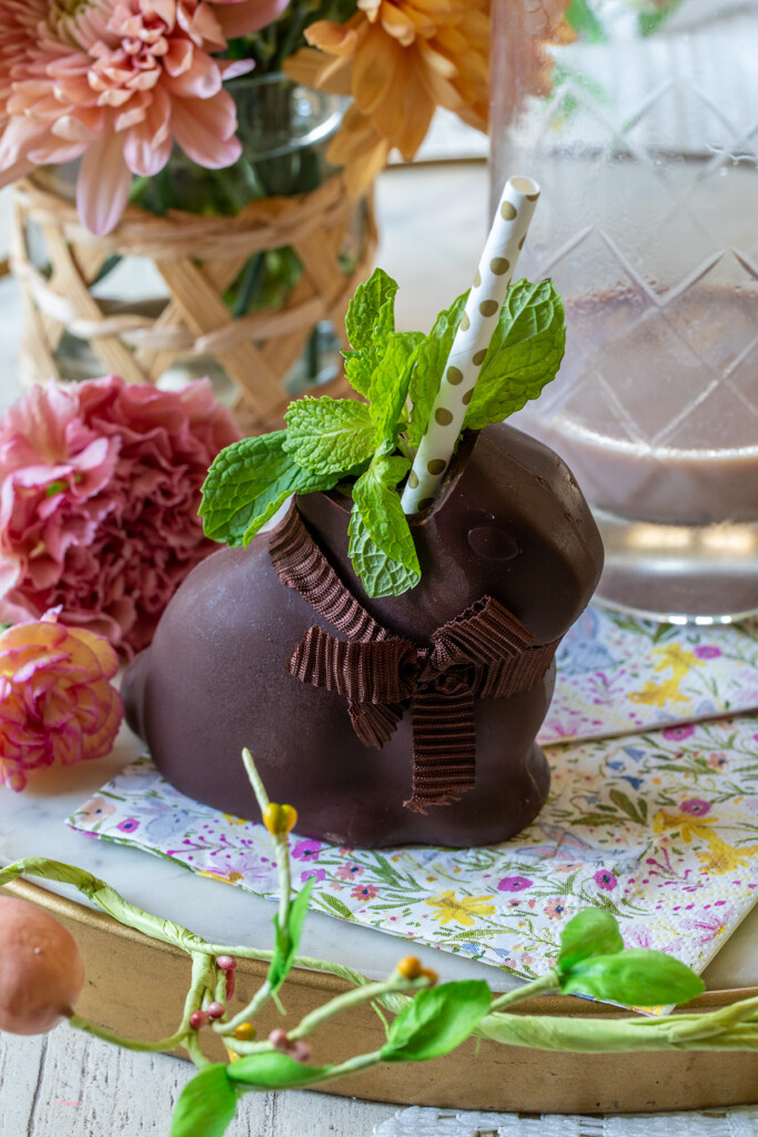 Chocolate Bunny Martini Easter Cocktail • Freutcake